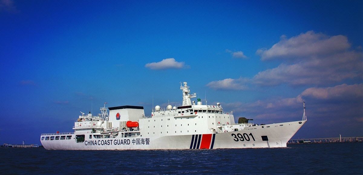 Un géant de 12000t des gardes-côtes chinois en mer de Chine méridionale ...